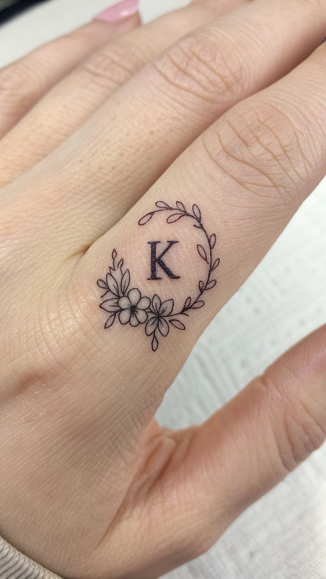 10 Amazing Finger Tattoo Ideas 2025 for a Minimalist Look - getstylish.blog