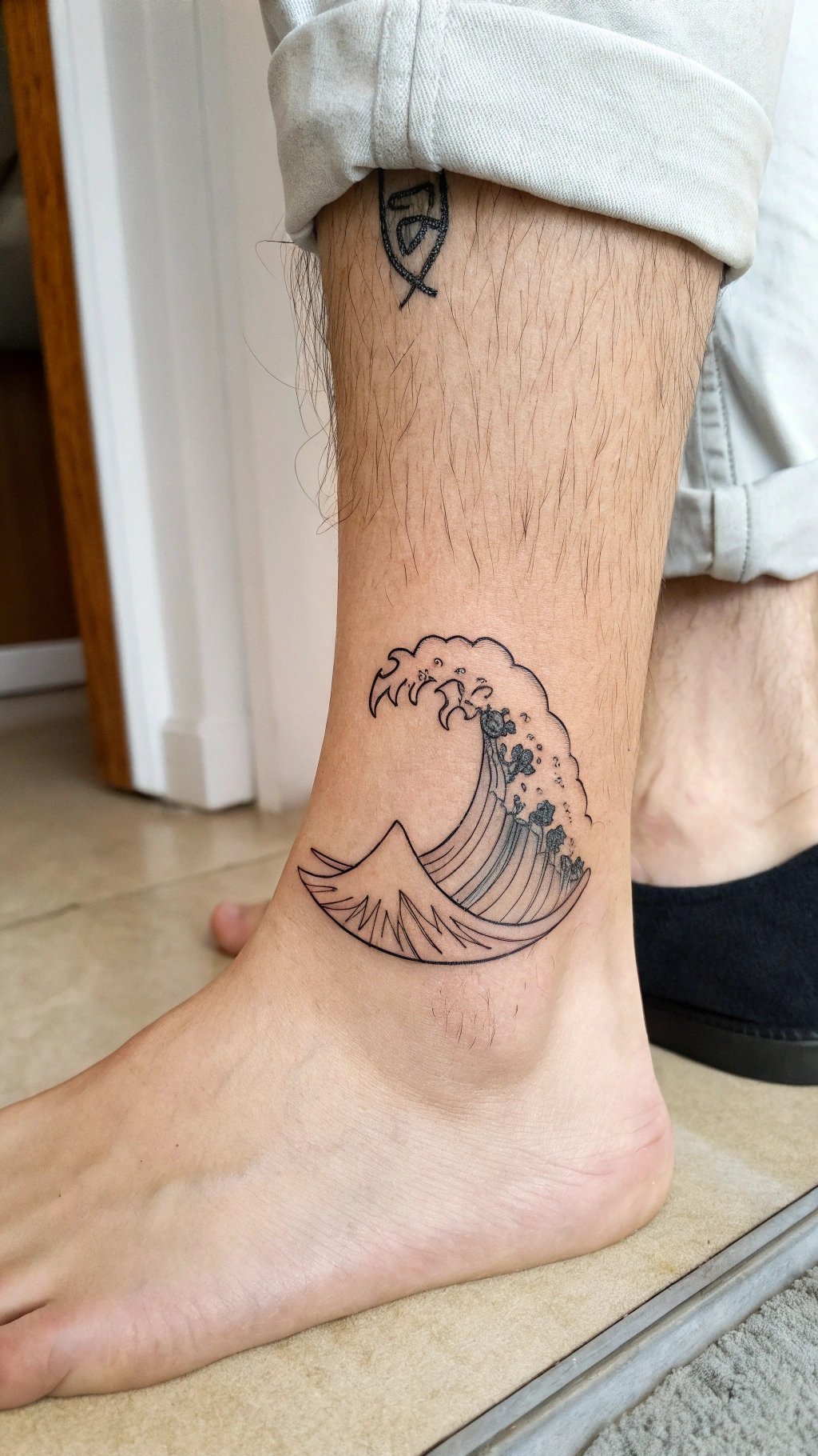 11 Fine Line Tattoo Ideas for Men with Subtle Detail: Minimalist Ink ...